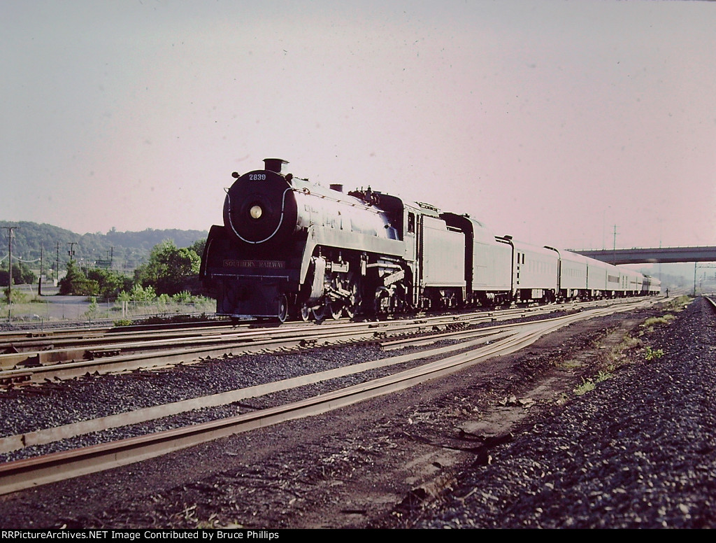 Southern/CP Hudson 2839 moves excursion train into Southern Yards - Alexandria